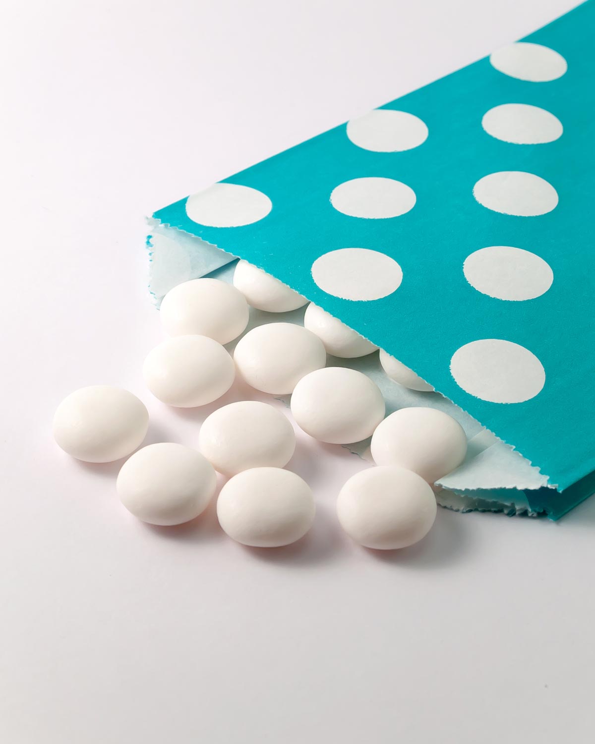 Turkise-polkaprikkede-godteposer - Festissimo