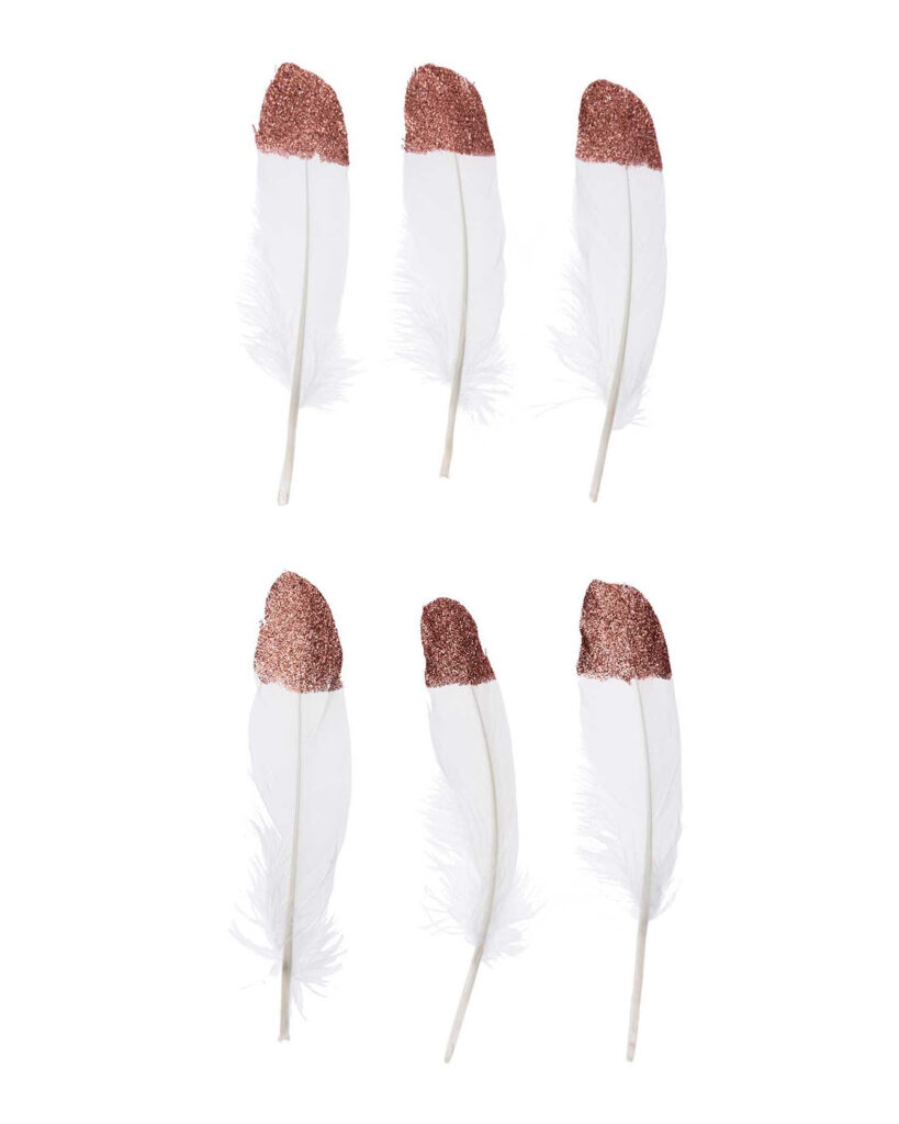 Hvide fjer med rose gold glitter - flotte fjer til smuk bordpynt